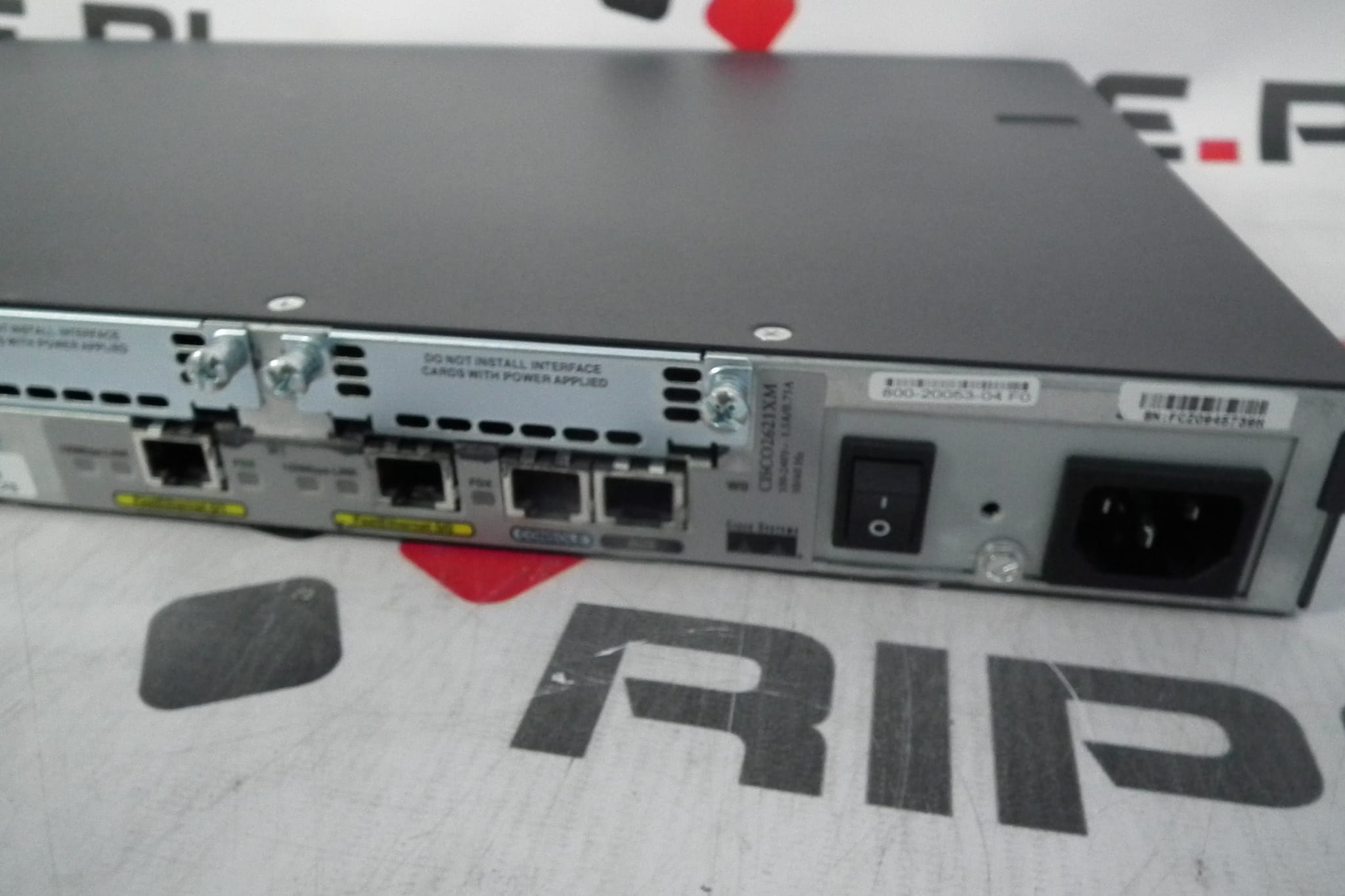 Router CISCO 2600/ 2651XM + VWIC 1MFT-E1, VIC 4FXS/DID, NM-HD-2V RIPE ...